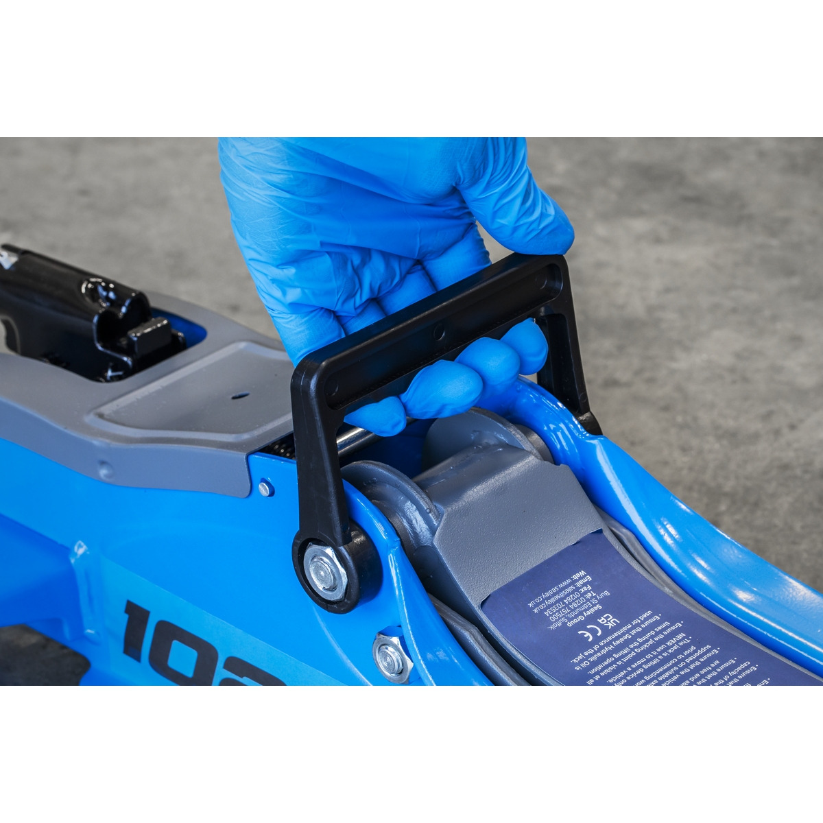 Sealey Low Profile Short Chassis Trolley Jack 2 Tonne - Blue - Wow Tools